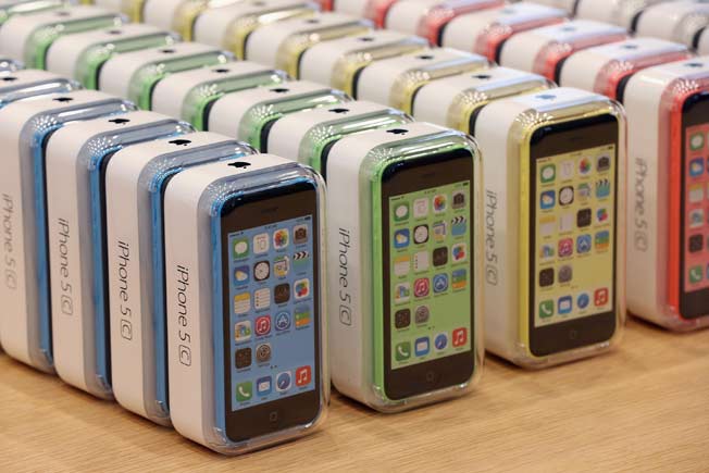 Apple Brand Loyalty - Customer Loyalty Leads To Competitive Advantage Apple Brand Loyalty - Customer Loyalty Leads To Competitive Advantage